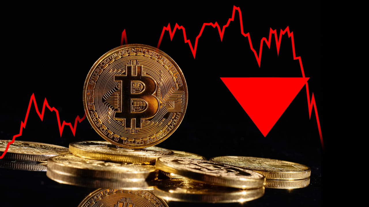 Bitcoin Whales Dump $3.37B December's Massive Selloff